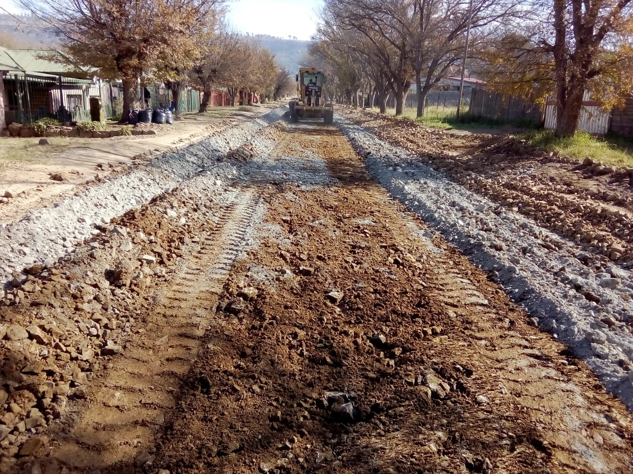 Affordable plant hire and road construction equipment linomtha.co.za